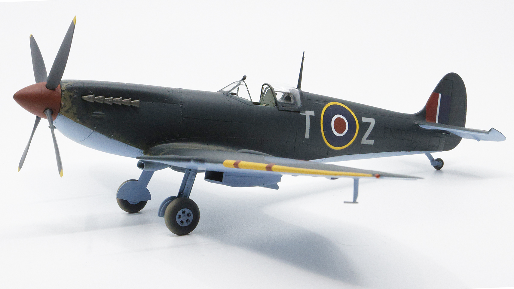 Malta Spitfire IXc Color Scheme - Aircraft WWII - Britmodeller.com